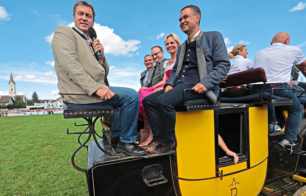 Söder, Aiwanger und Kaniber halten dem Karpfhamer Fest im Landkreis ...