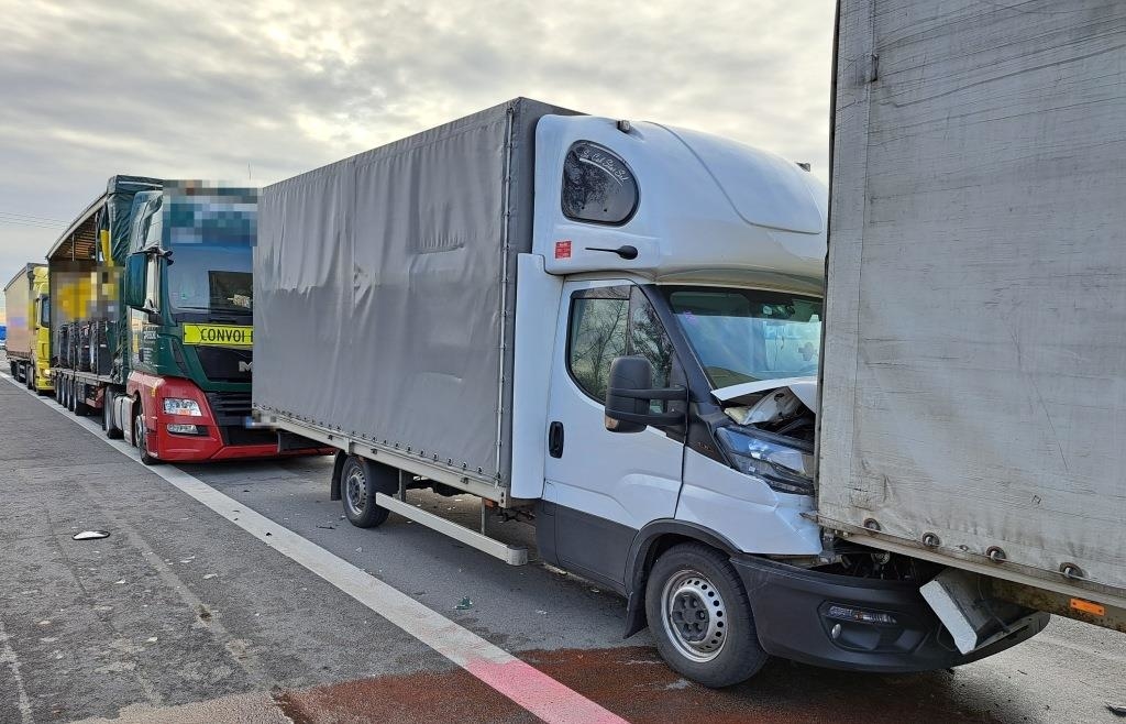 Auffahrunfall mit fünf Fahrzeugen führte zu Stau auf der A3 bei Passau
