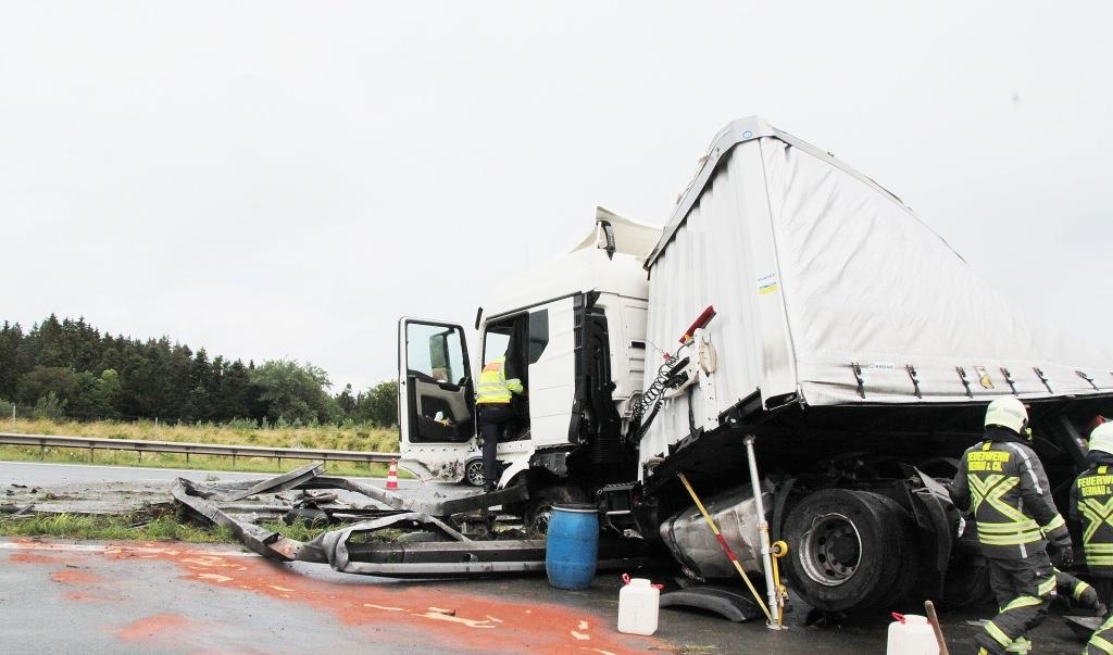 Lkw-Unfall bei Bernau: A8 in Richtung Salzburg stundenlang gesperrt
