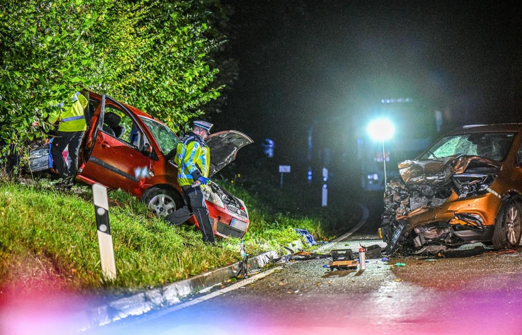 Zwei Kinder (8 und 10) sterben bei Autounfall in Baden-Württemberg