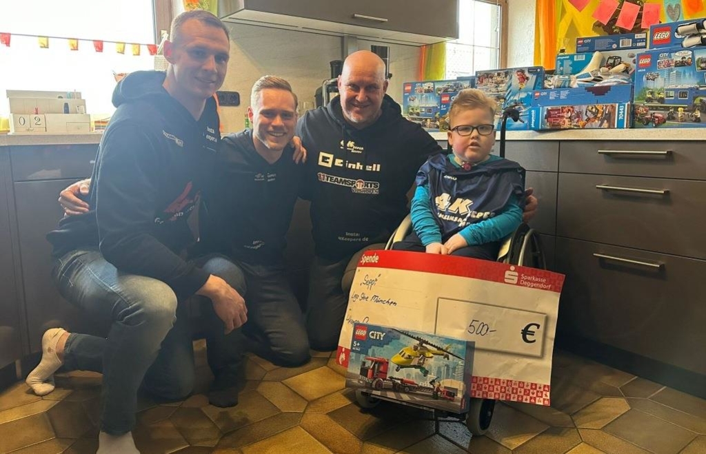 Lego für Seppi: 4Keepers überraschen krebskranken Bub (7) aus Hailing
