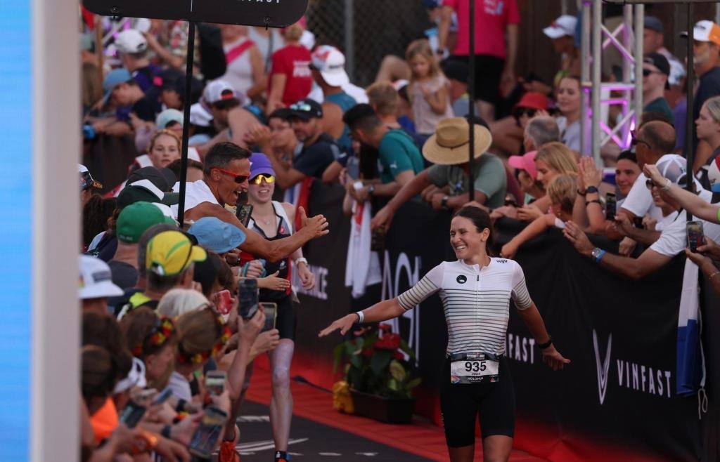 Auf dem roten Teppich am Traumstrand: Julia Rohracker meistert Ironman ...