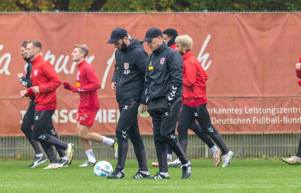 Der Jahn zieht die Reißleine: Enochs ist nicht mehr Trainer der ...