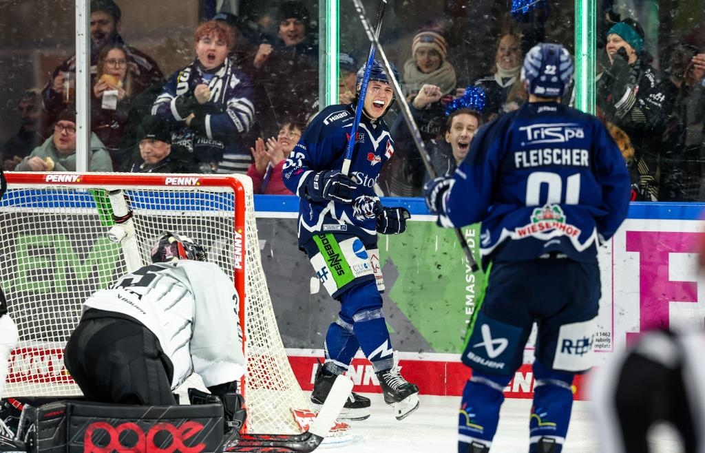 Stürmer Danjo Leonhardt verlängert bei den Straubing Tigers