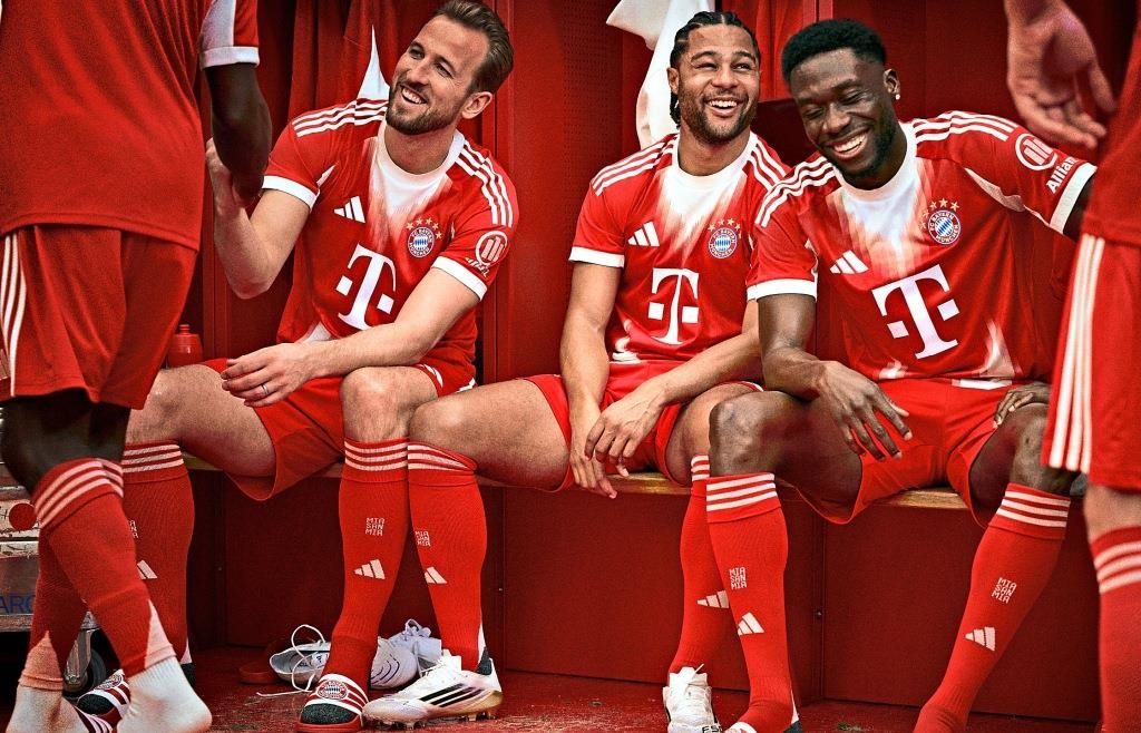 „Kraftvolle Rot-Weiß-Kombination“: Das ist das neue Heimtrikot des FC Bayern