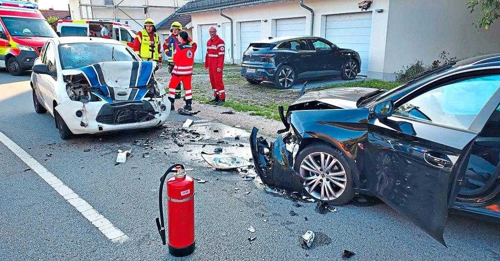 Zwei Verletzte bei Frontalunfall zwischen Simbach und Kirchdorf