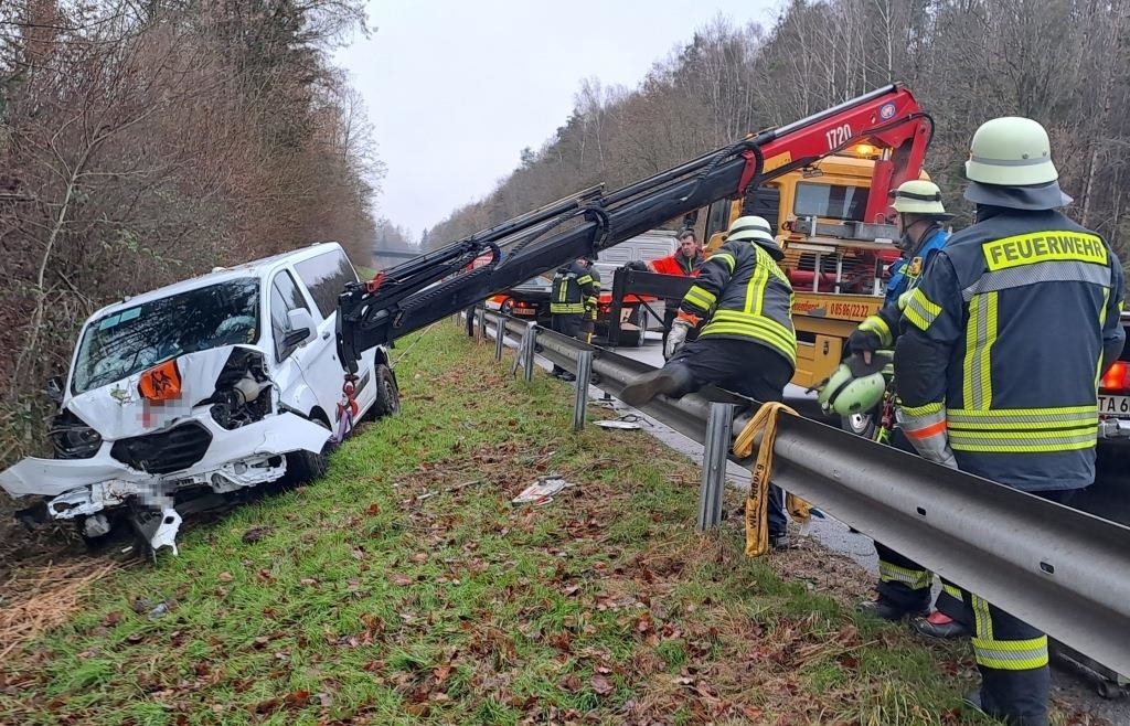 Zwei Verletzte nach Unfall auf der B85 zwischen Passau und Tiefenbach