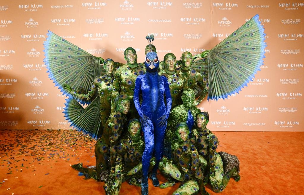Heidis herrliches Halloween-Kostüm: Topmodel als schillernder Pfau