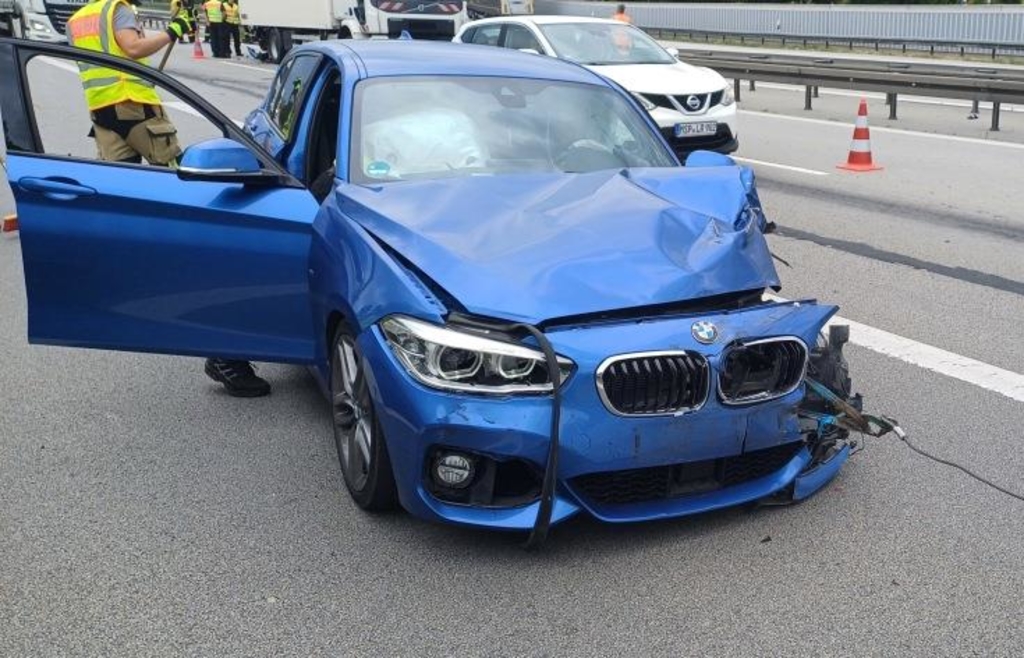 Unfall auf der A3 bei Passau: Auto prallt gegen Sicherungsanhänger