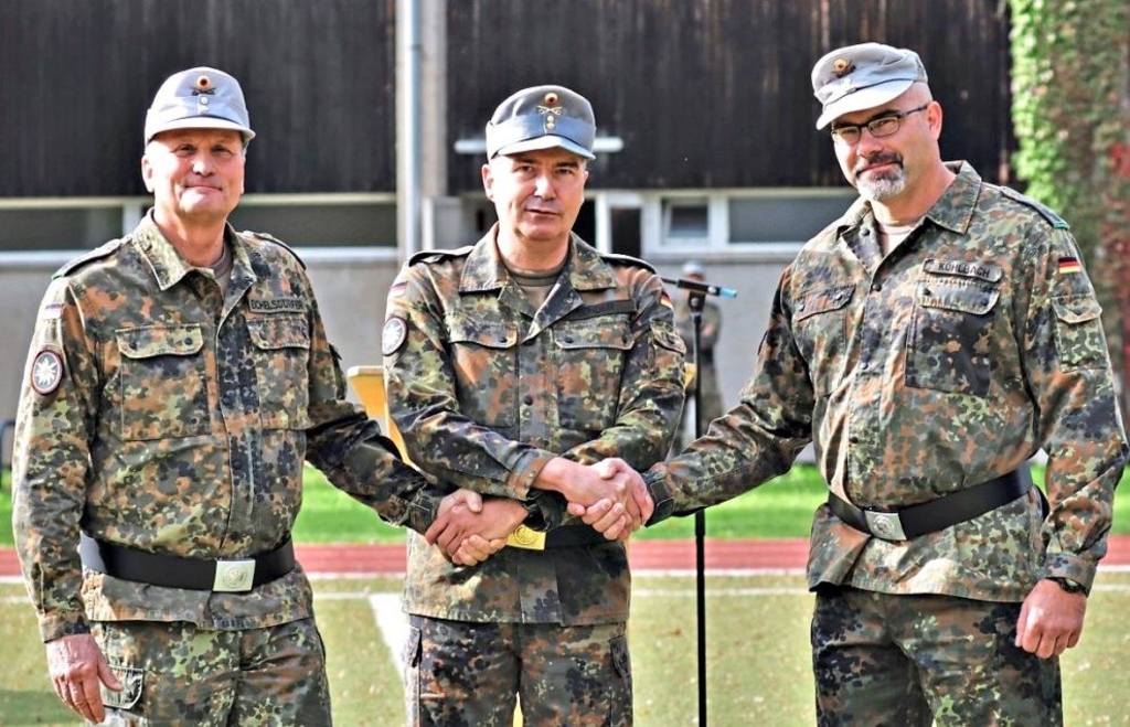 Gebirgsjägerbrigade Oberst Peter Eichelsdörfer übergibt in Bad Reichenhall Amt