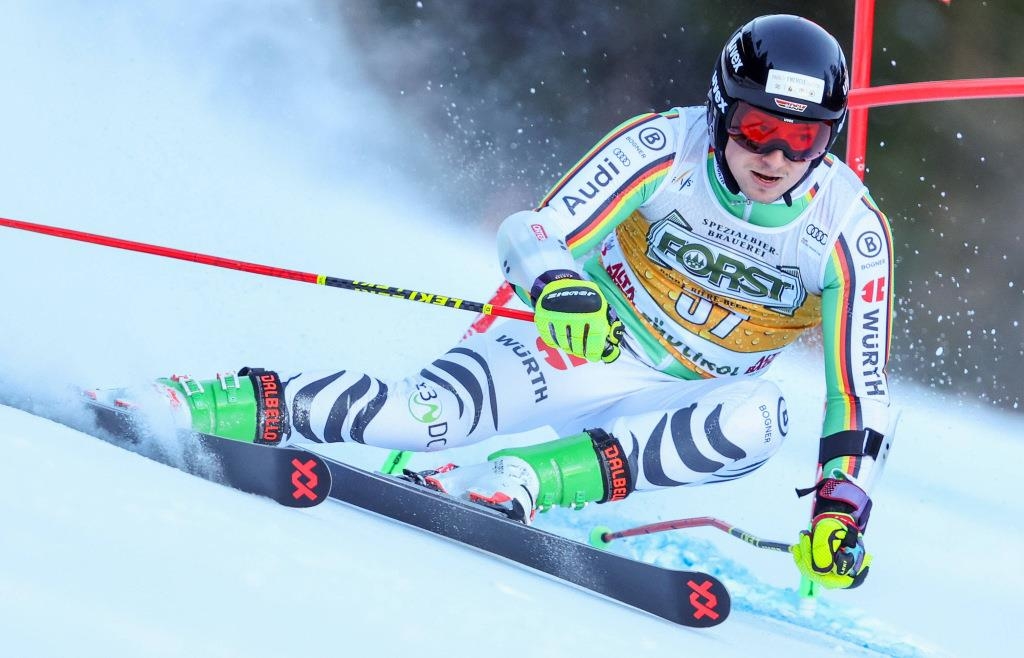 Trotz Rückenproblemen: Herzogsreuter Ski-Ass Jonas Stockinger kämpft ...