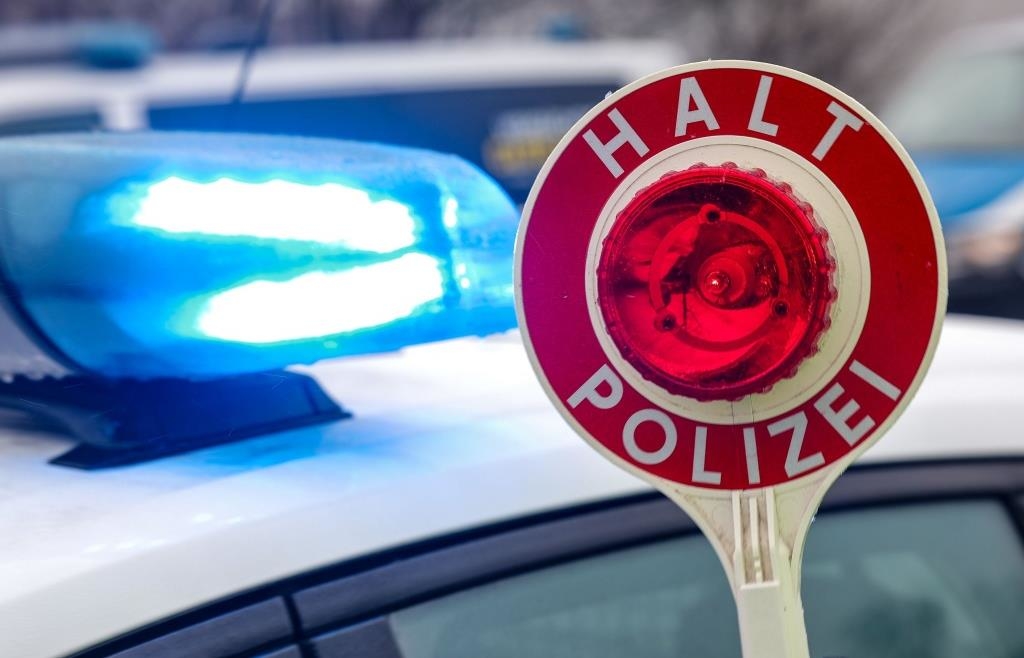 BMW ohne Kennzeichen fährt durch Großköllnbach – das hat Folgen