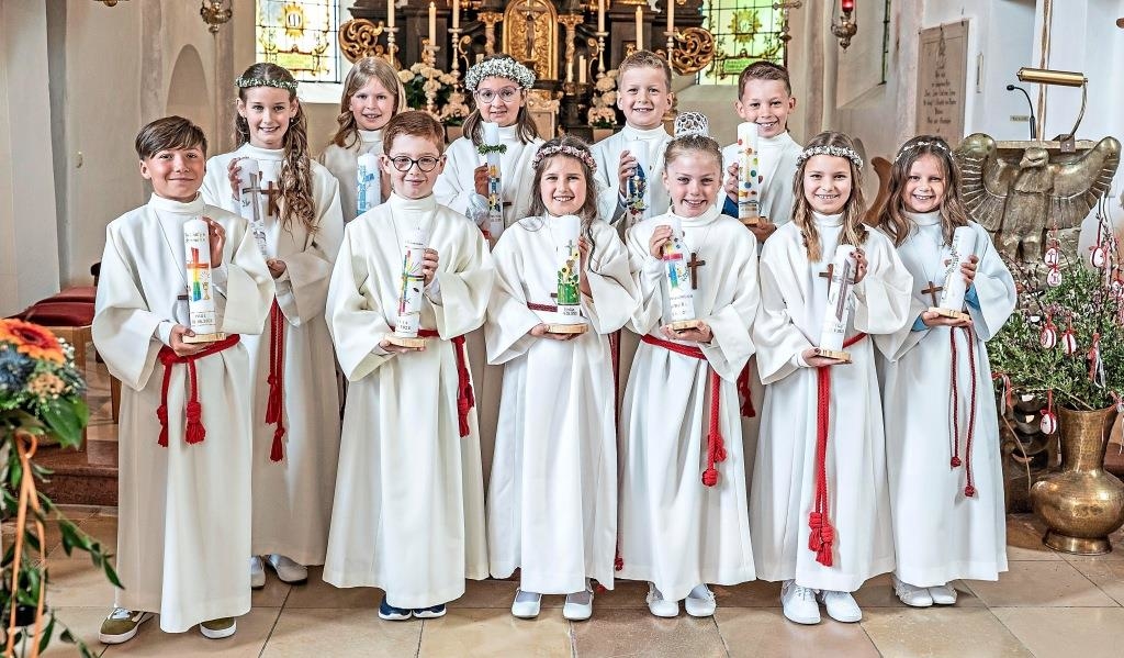 Elf Kinder erstmals am Tisch des Herrn