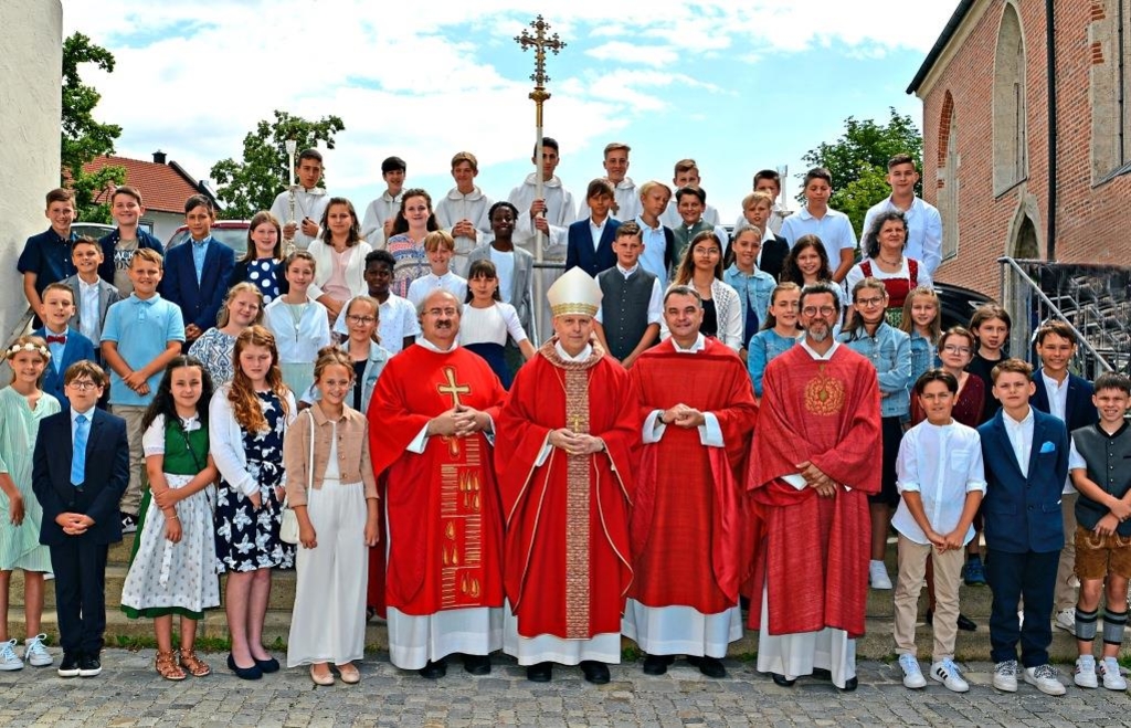Firmung in Eggenfelden mit Weihbischof Reinhard Pappenberger