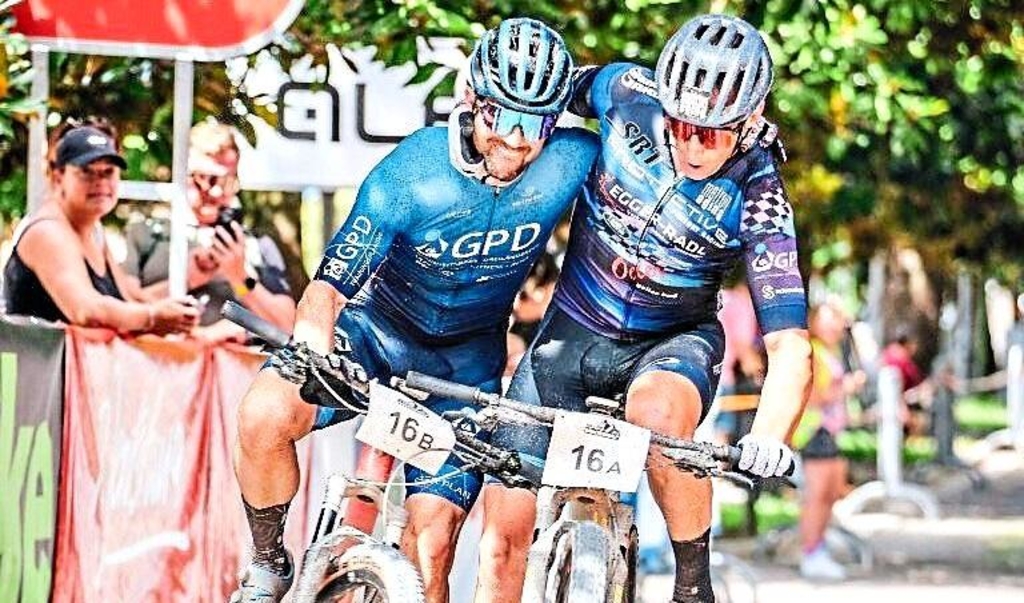 Alpenüberquerung endet in der Klinik: Bayerwald-Duo Stieglbauer/Herold stürzt ins Ziel