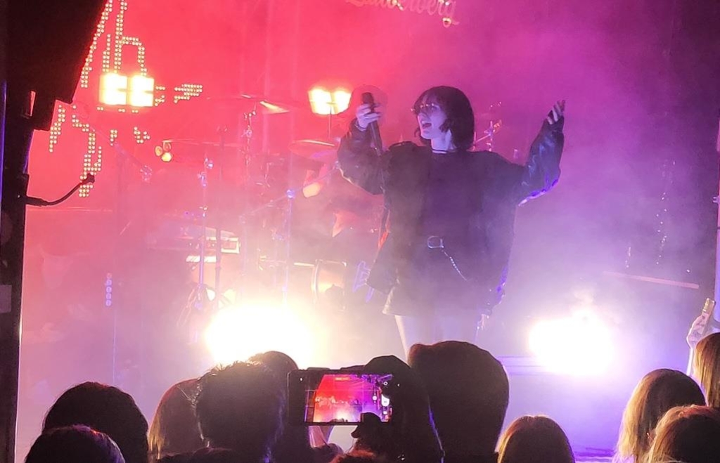 Tiktok-Star Damona im Passauer Zauberberg: Generation Rock