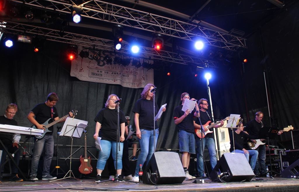 Inklusives Bürgerfest: „Bavarian Tigers“ rocken die Hauptbühne