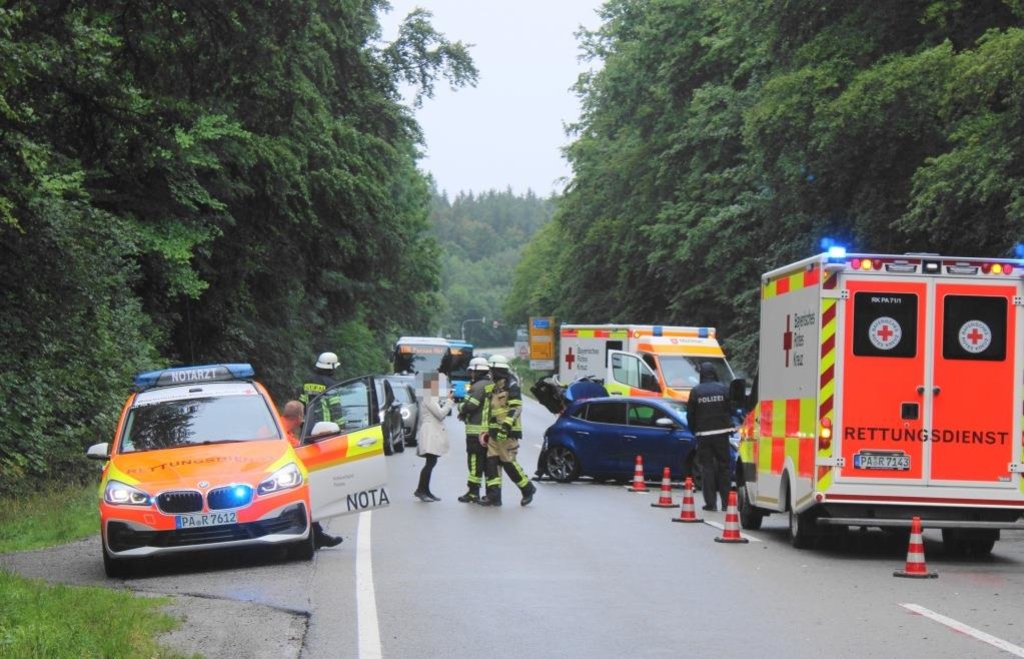 Zwei Verletzte bei Auffahrunfall zwischen Passau und A3-Auffahrt