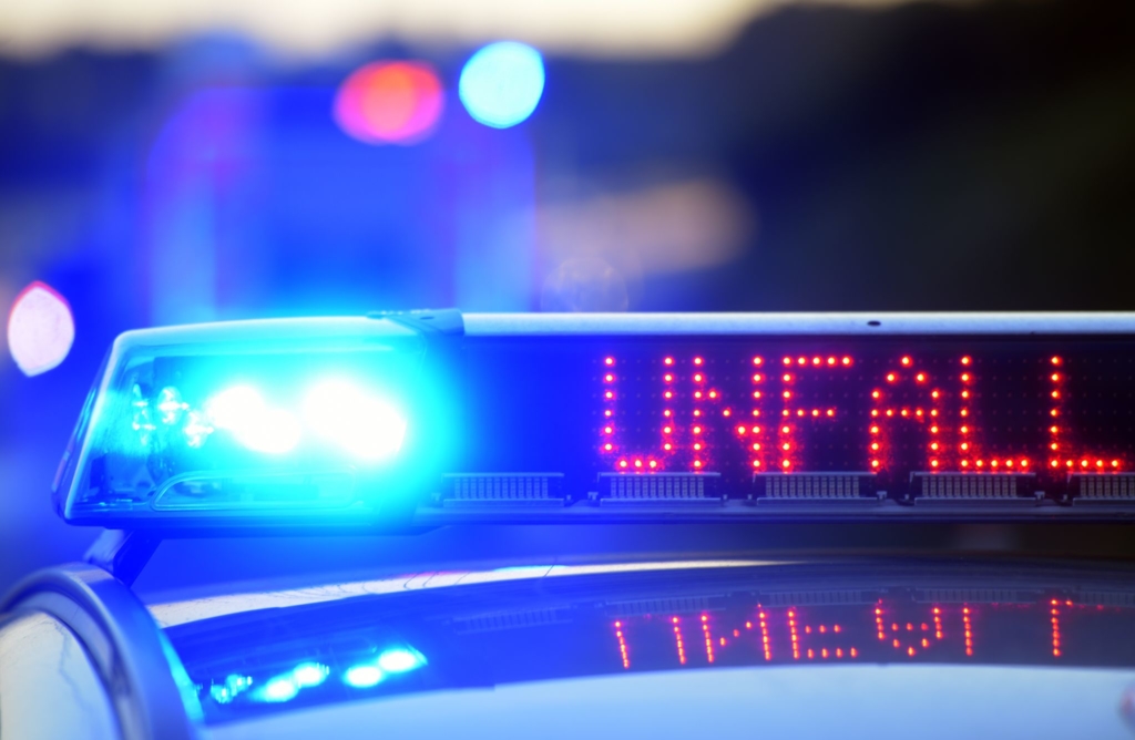 Autofahrer stirbt nach Kollision mit Lastwagen