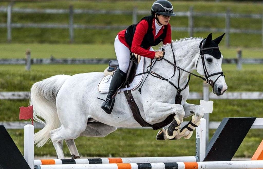 Da ist sogar Papa Tobias sprachlos: Springreiterin Emma Bachl (16 ...