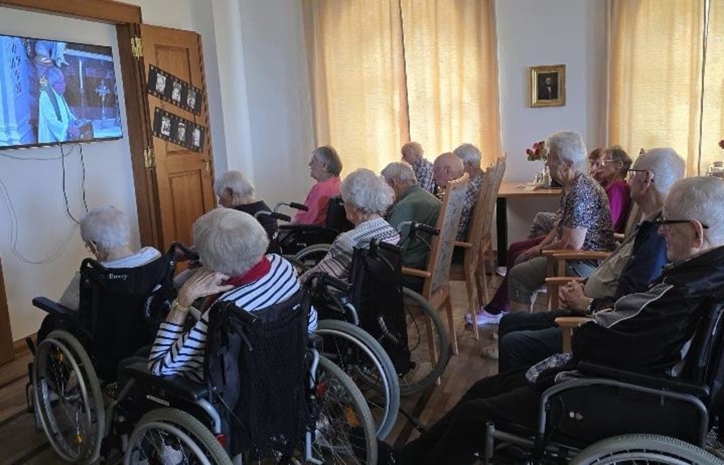Wenn die Kirche ins Wohnzimmer kommt: Pfarrei Frauenau streamt ...