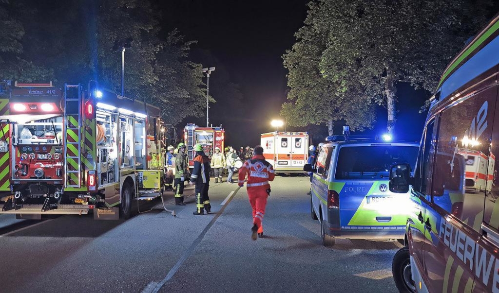 Auto prallt in Marktschellenberg gegen Baum – 24-Jähriger eingeklemmt ...