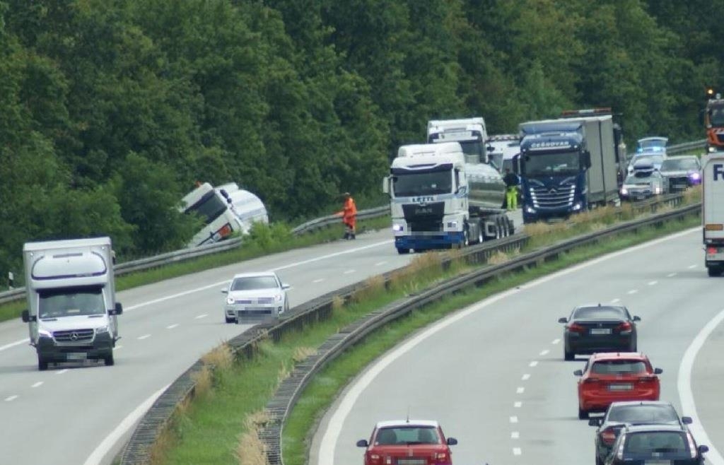 Lkw-Unfall auf der A3 bei Passau: Bergung dauerte bis in den späten Montagabend