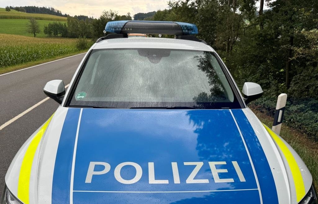 Unfallflucht in Viechtach: VW-Fahrer flüchtet nach Kollision - Polizei sucht Zeugen