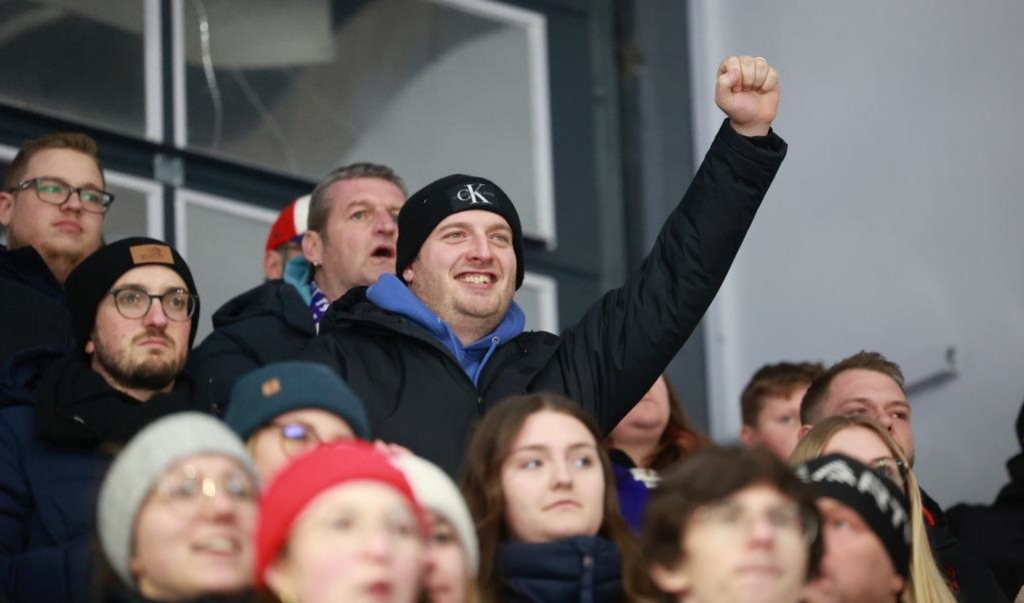 Starke Leistung, großartige Stimmung: Fotos rund ums Topspiel in Deggendorf