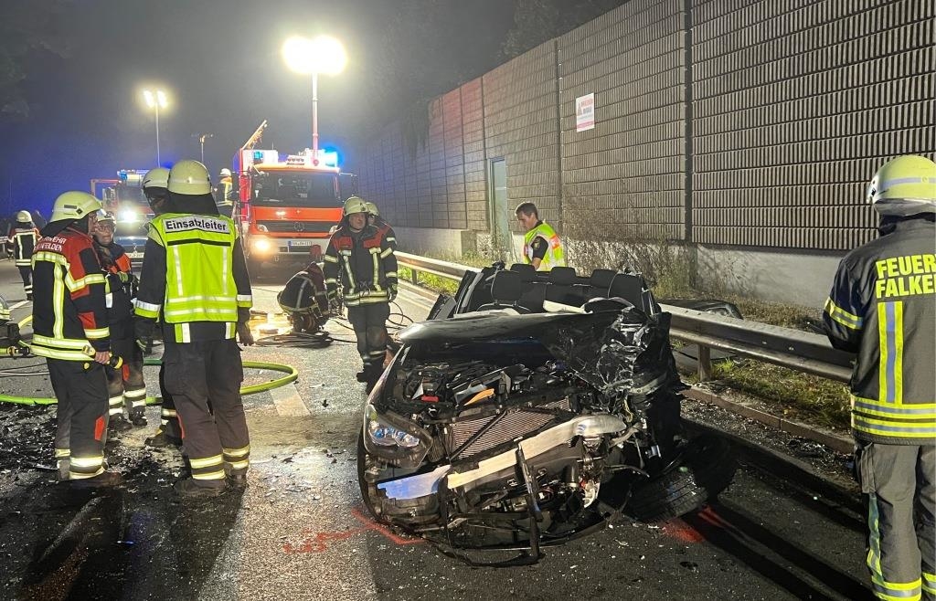 Schwerer Unfall auf der B20 in Eggenfelden: Vier Verletzte
