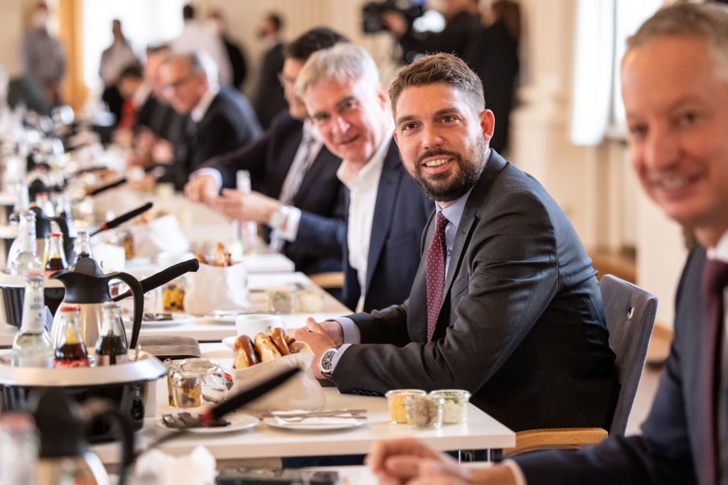 Traunsteiner Landrat zieht in Bundestag - Neuwahl im Sommer