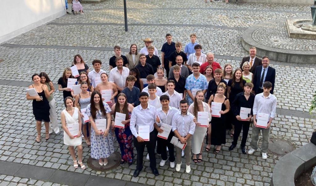 Bereit, „die Zukunft zu greifen“: Knapp 100 Schüler der Mittelschule St. Georg feiern Schulabschluss