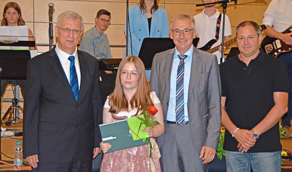 Abschlussfeier an der Realschule Landau: Zeugnisse für 93 „wundervolle ...