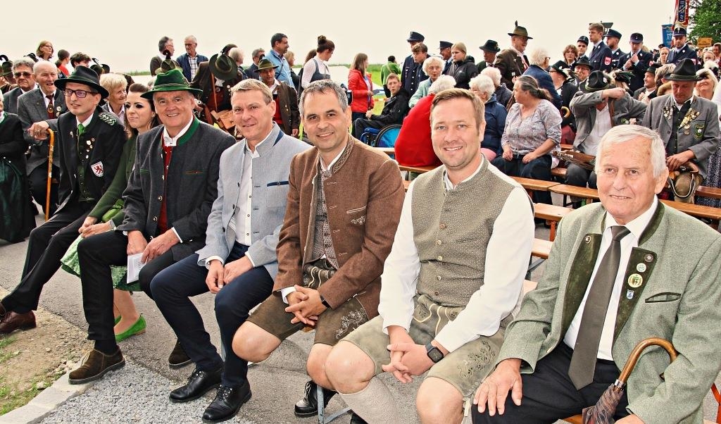 Neue Barbarakapelle erhält ihre Weihe: 600 Salzweger feiern großes Fest