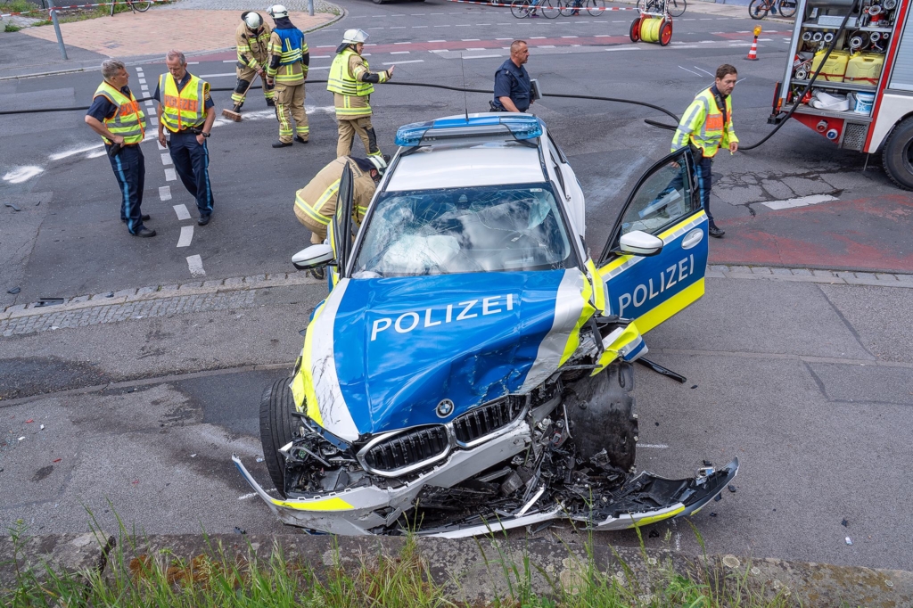 Zwei Verletzte bei Unfall mit Streifenwagen in Bamberg