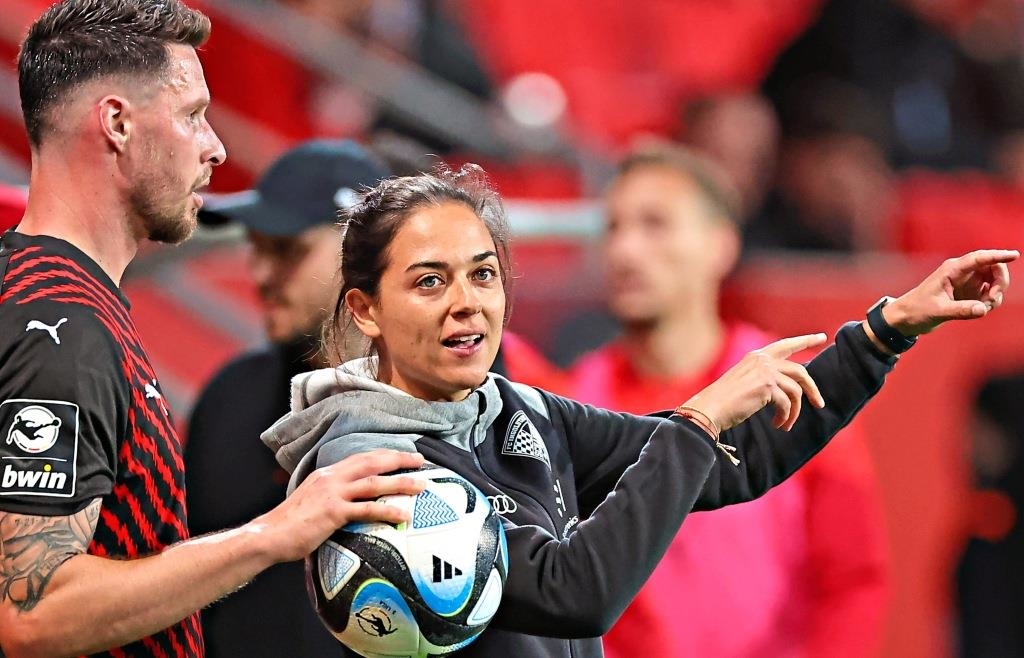 Pionierin in Deutschland: So trainiert Sabrina Wittmann die Drittliga ...