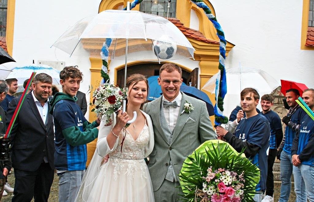 Marlene Hillmeier und Philip Nowag geben sich das Jawort