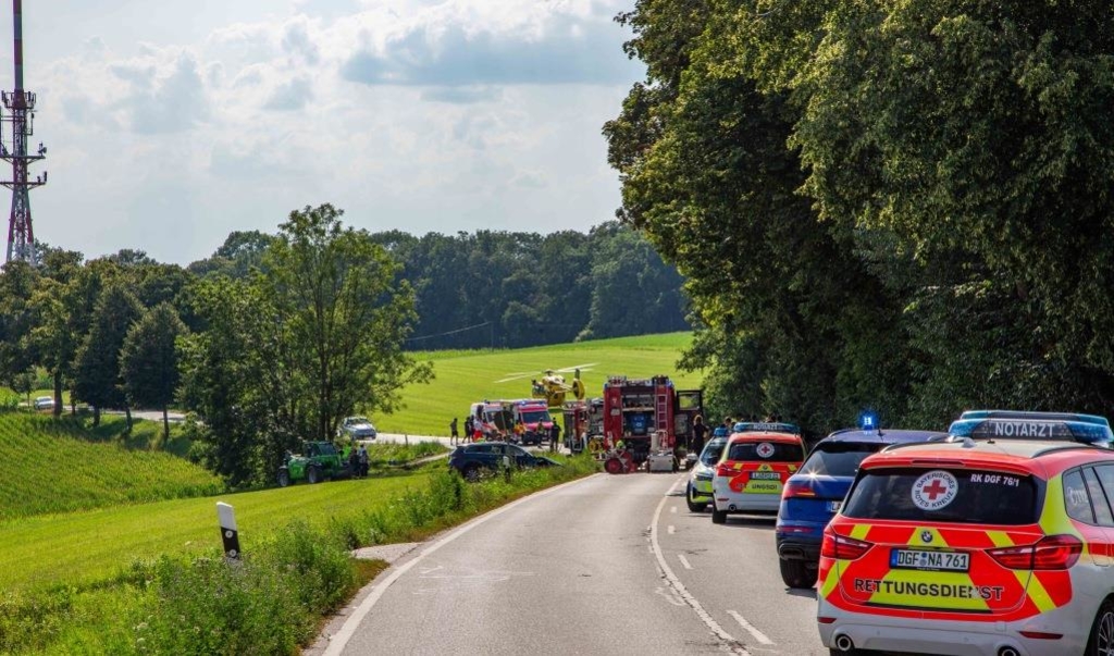Neun Verletzte, darunter Säuglinge: Schwerer Verkehrsunfall in Landshut