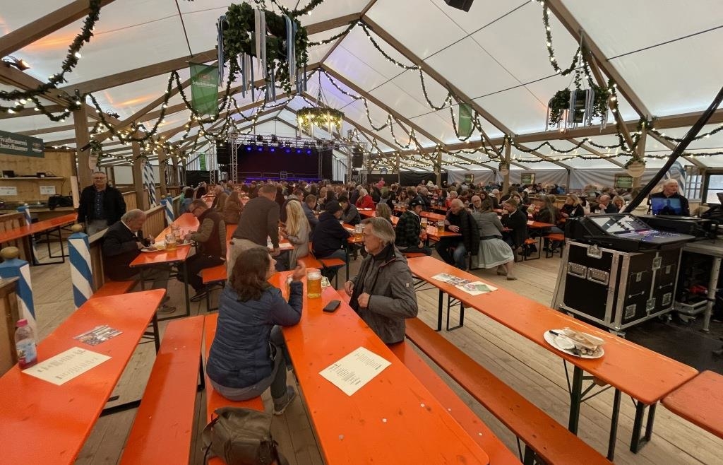 Wolfgang Ambros im Krankenhaus: Fans feiern Austropop-Legende vor ...