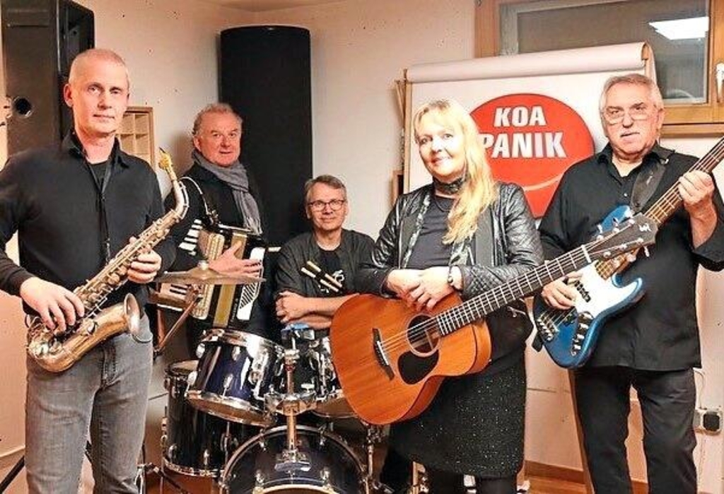 „Koa PANik Band 2.0“ tritt auf