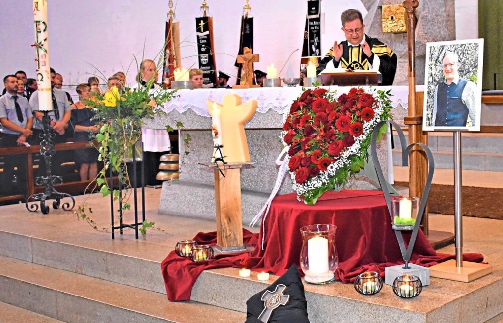 Requiem für bei Verkehrsunfall verstorbenen Feuerwehr-Vorsitzenden ...