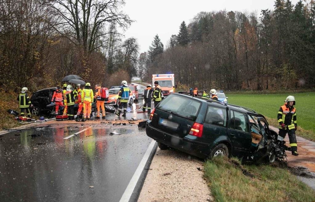 Drei Verletzte bei schwerem Unfall im Landkreis Traunstein