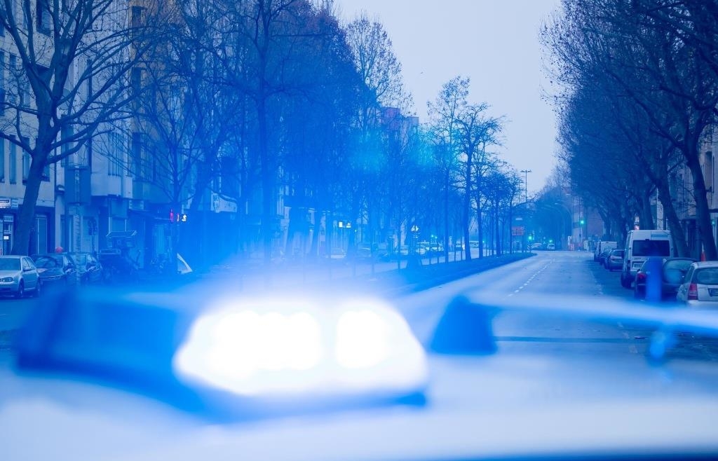 Autofahrer (47) wird in München unter Wagen eingeklemmt und stirbt