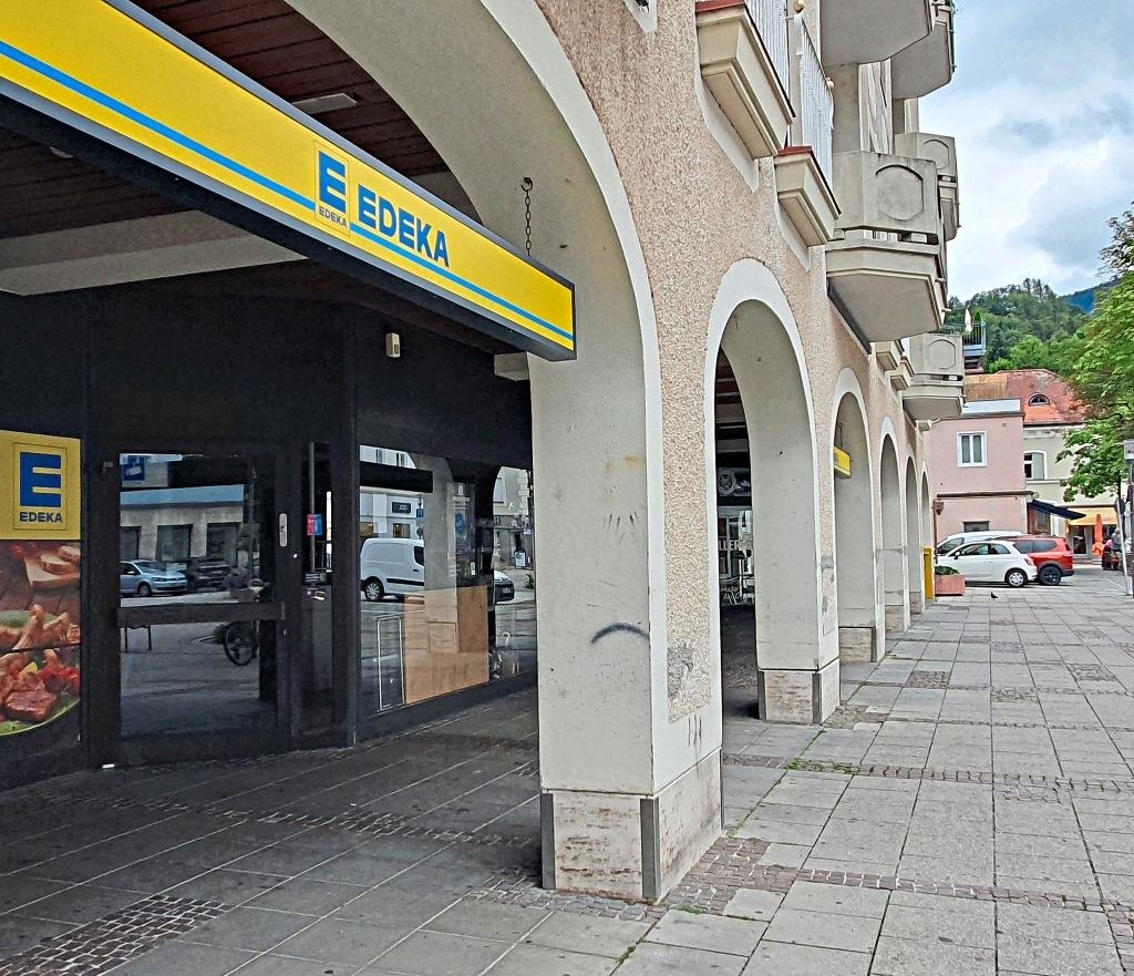 Mit Waffe bedroht: Raubüberfall auf Markt