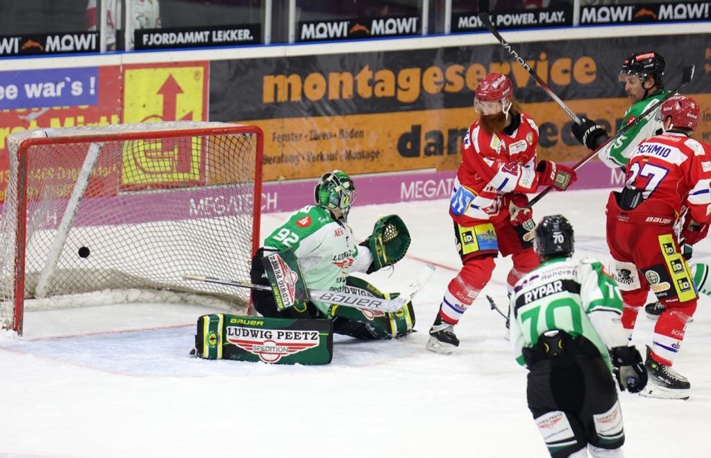 Erst schaut der Nikolaus vorbei, dann sackt der DSC die Alligators ein