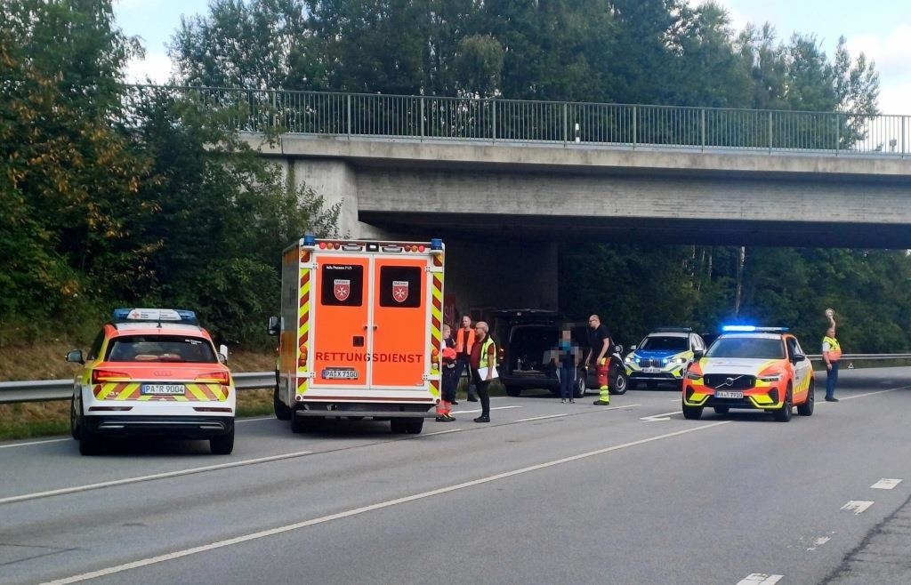 Unfall auf der B85 an Abzweigung Fatting: Motorradfahrer gestürzt