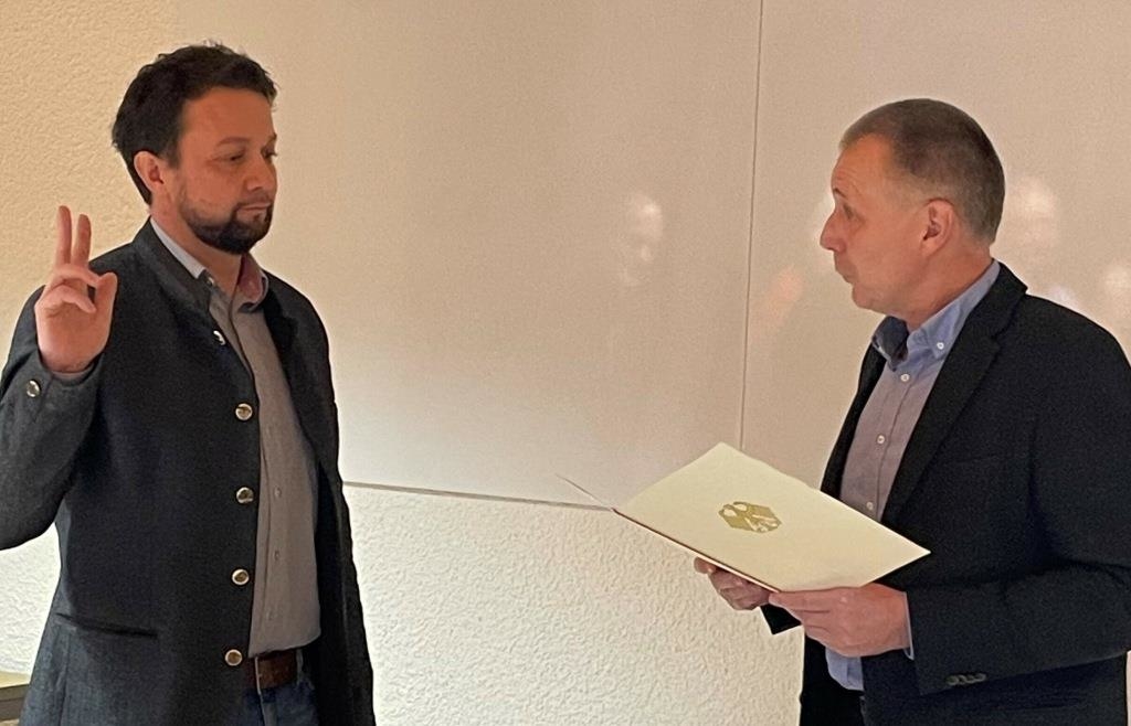 Neuer Gemeinderat Stefan Pfaller vereidigt - Dr. Ronny Raith verabschiedet