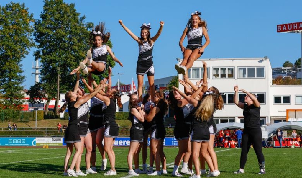 1000 Fans feiern Football-Party in Passau: Bilder rund um den Pirates ...