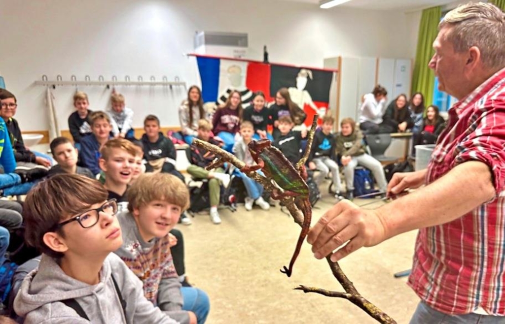 Besuch von Schlange, Lurch & Co.: „Lebendiger“ Biologievortrag von ...