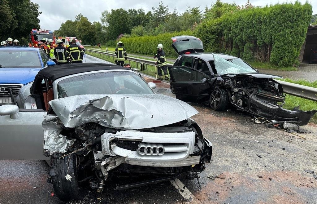 Schwerer Unfall in Ramerberg: Sechs Verletzte nach Frontalkollision auf der B15